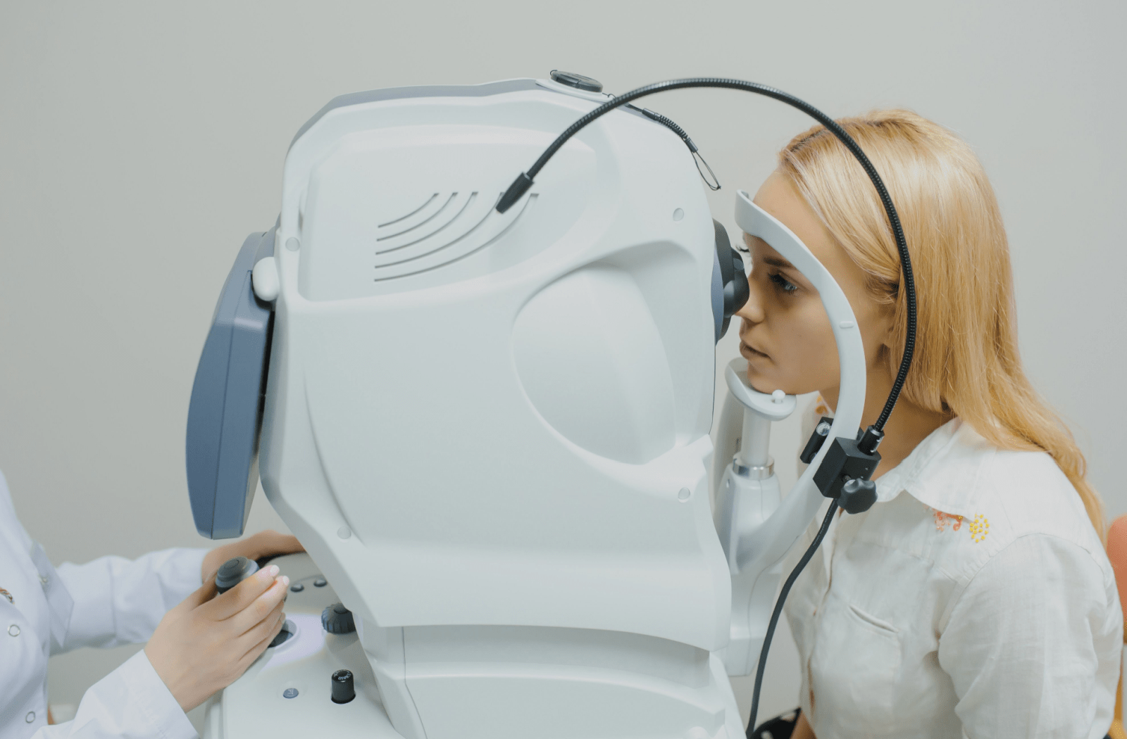 What Happens at a Contact Lens Fitting? | Eyesis Eyecare